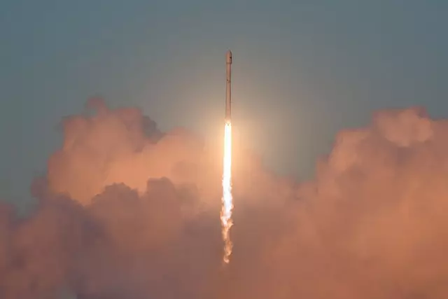 D'éirigh le SpaceX a Dara Roicéad Falcon 9 a Sheoladh i dTrí Lá