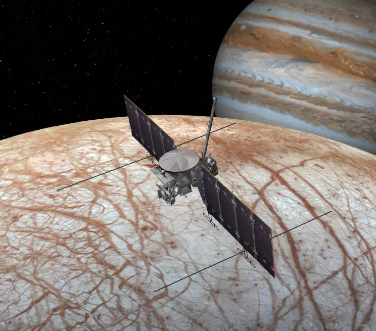 NASA začala skladať Europa Clipper