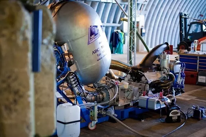 Bloodhound SSC raggiunge i 210 MPH nel suo primo test pubblico prima del tentativo di record di velocità su terra di 1.000 MPH