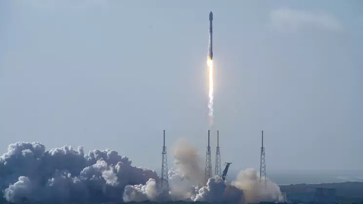 SpaceX lance 48 autres satellites Starlink en orbite après les avertissements de la NASA