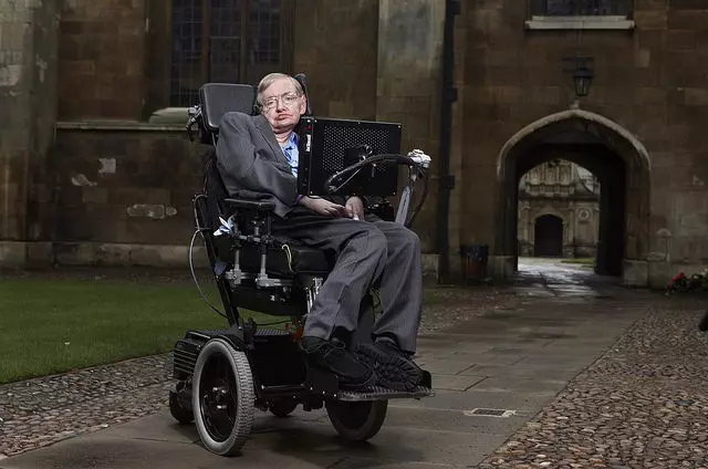 Stephen Hawking is bang dat 'AI minsken hielendal kin ferfange'