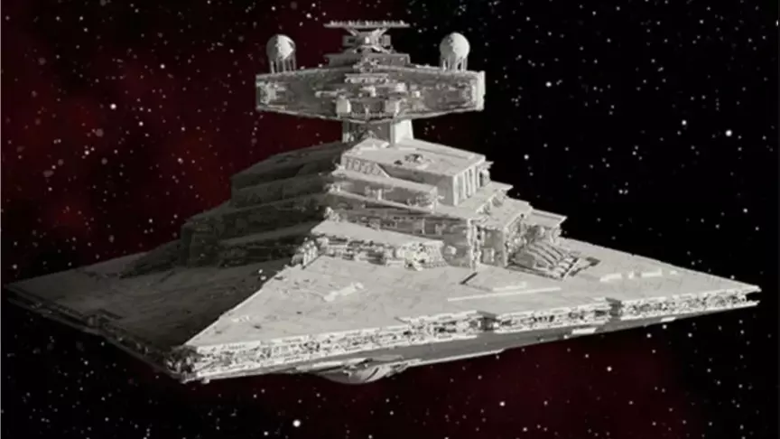 Dyma faint fyddai'r USS Enterprise neu Star Destroyer yn ei gostio