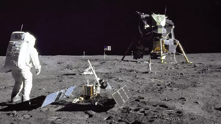 La polvere lunare dell'Apollo 11 sarà messa all'asta il mese prossimo, contro la volontà della NASA