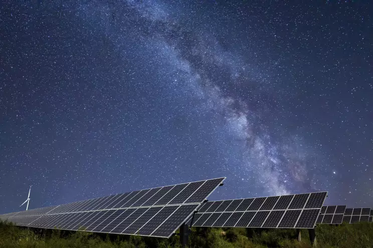 Stanford-Ingenieure erfinden ein Solarmodul, das nachts Strom erzeugt