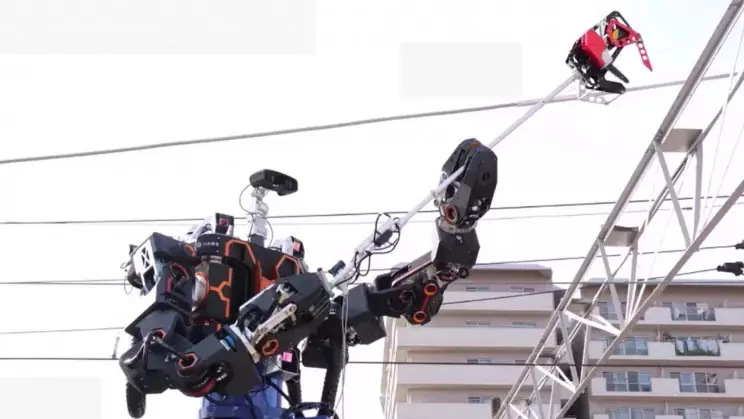 Japānas dzelzceļa uzņēmums elektropārvades līniju nostiprināšanai izmantos milzīgu humanoīdu robotu