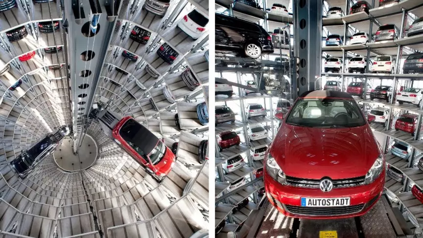 Volkswagen's Car Towers bei Autostadt zu Wolfsburg, Däitschland