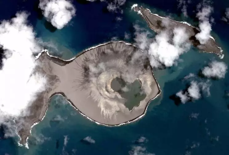 Pulau Pasifik yang Berubah Bentuk Ini Mungkin Mirip dengan Gunung Berapi Mars