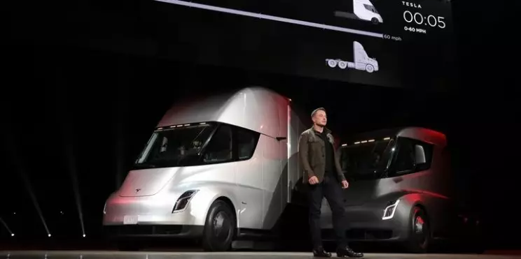 UPS plaas 'n bestelling van $25 miljoen dollar vir Tesla Semi-vragmotor