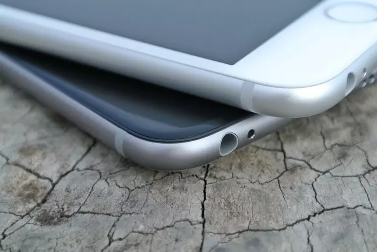 Apple erken uiteindelik dat hulle ou iPhones met opset vertraag het