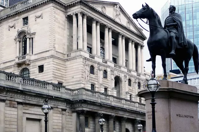 Η Τράπεζα της Αγγλίας θα μπορούσε να εφαρμόσει ένα επίσημο κρυπτονόμισμα το 2018