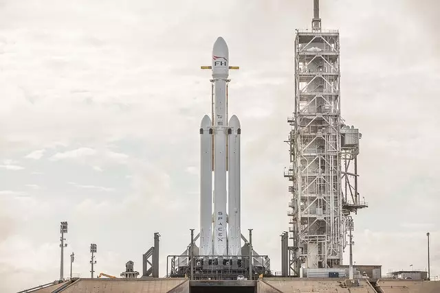 SpaceX revela as últimas imagens do Falcon Heavy, o foguete operacional mais poderoso do mundo