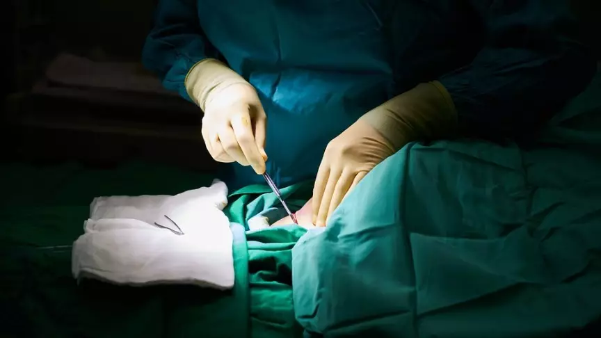 Mężczyzna uznany za zmarłego zaskakuje lekarzy chrapaniem na chwilę przed autopsją