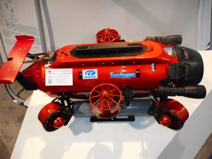 TTRobotix демонстрирует несколько замечательных проектов, включая SeaDragon, автономного робота для подводного плавания