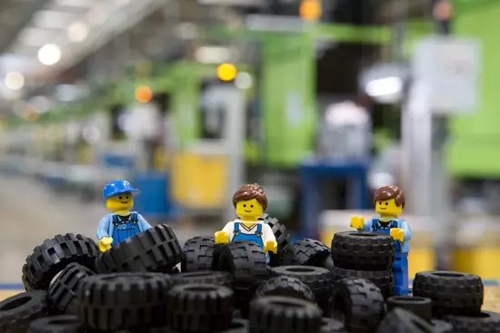Hơn 15 sự thật tuyệt vời mà bạn có thể chưa biết về những viên gạch Lego yêu quý của mình