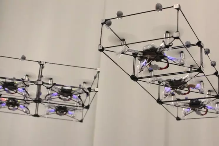 Estos robots pueden ensamblarse solos en el aire
