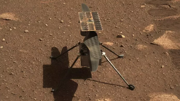 Der Hubschrauber Mars Ingenuity der NASA nimmt ein Video eines Rekordflugs auf