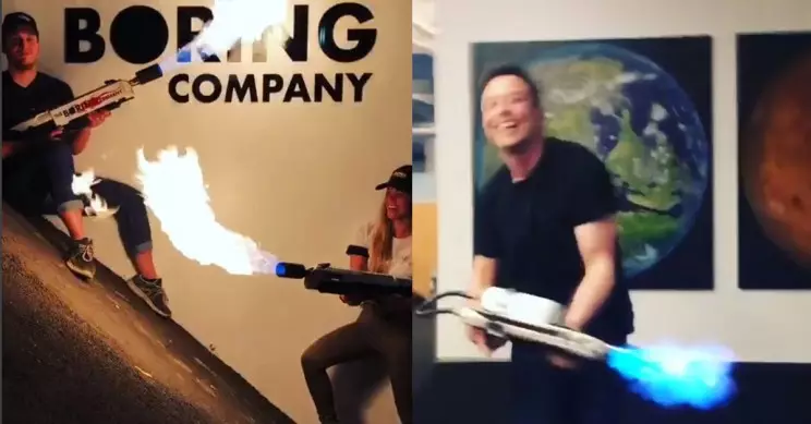 Elon Musk Kan Pin Awọn fidio Iyanilẹnu ti Flamethrower ti Ile-iṣẹ alaidun