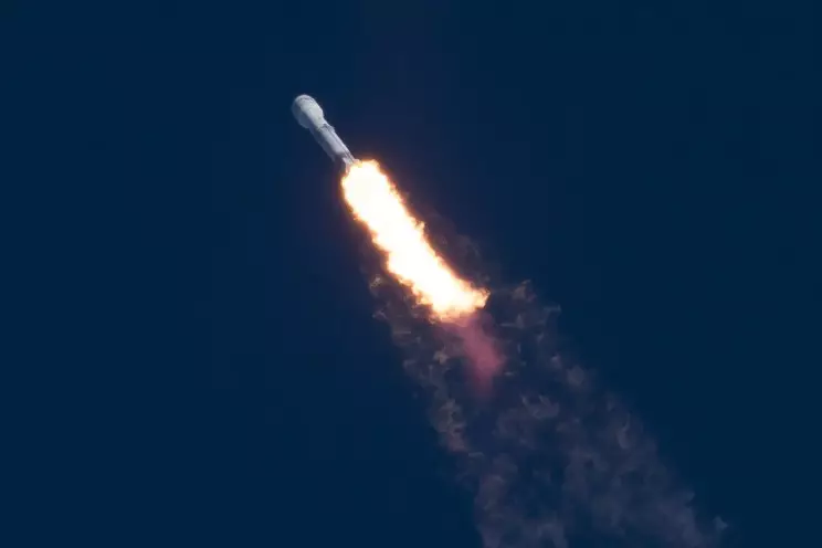 SpaceX Falcon 9 Imezindua Kwa Mafanikio na Kutua kwa Bahari kwa Ajabu