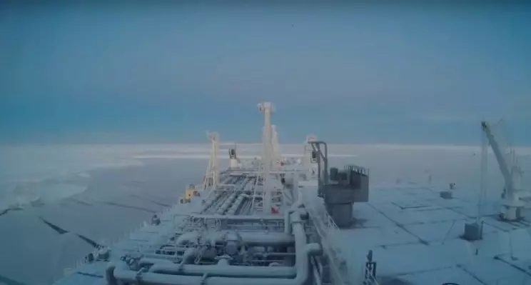 LNG Tanker ข้ามอาร์กติกในฤดูหนาวโดยไม่มี Ice Breaker เป็นครั้งแรก