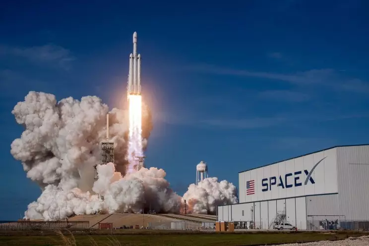 SpaceX වෙතින් හොඳම අවස්ථා දර්ශනීය රූප 17කින් දියත් කෙරේ