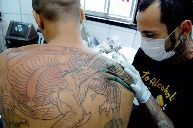 Ipinapakita ng Bagong Pananaliksik Kung Bakit Tatagal ang Mga Tattoo, Nagmumungkahi ng Mga Pagpapabuti sa Laser Surgery