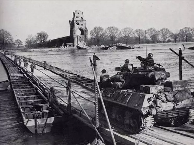 El puente de pontones: el puente flotante de la antigua China utilizado en las mayores batallas del siglo XX