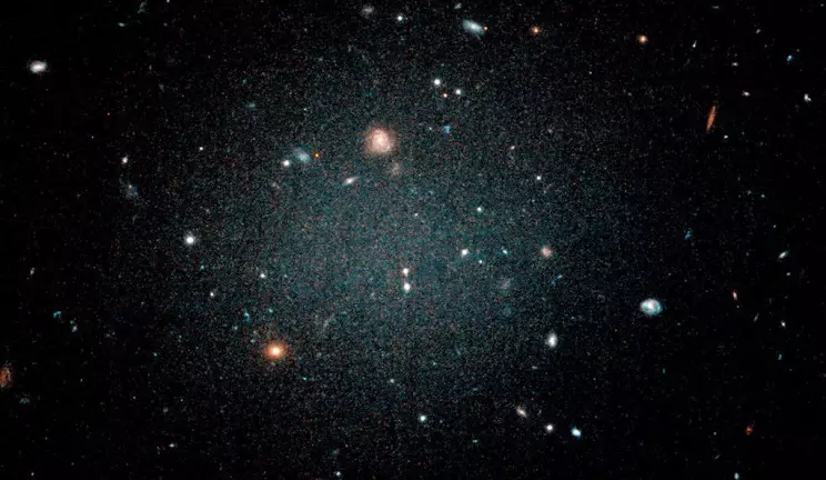 Astronomen fine foar it earst in galaxy sûnder tsjustere materie