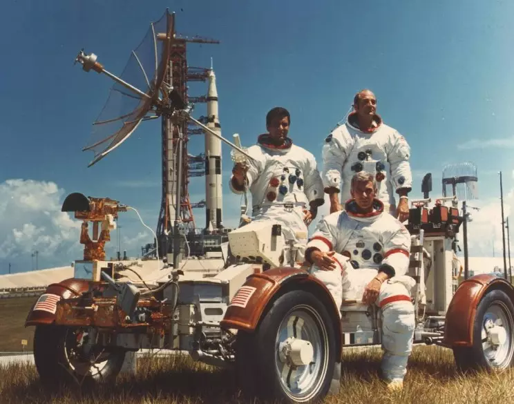Ang mga Astronaut sa Apollo 17 Nag-awhag sa mga Misyon sa Buwan Sa Dili pa Magsugod sa Pagsuhid sa Mars