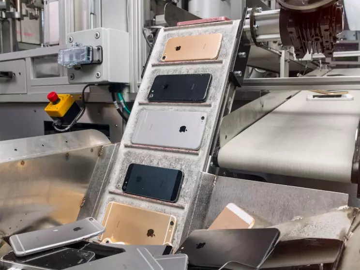 Il nuovo robot di riciclaggio di Apple può smontare 200 iPhone all'ora