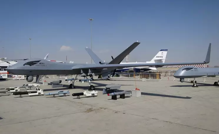 O exército chinés está a equipar a súa aeronave baseada en portaaviones con drons usando IA