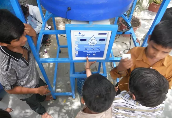 Wasserautomaten zur Lösung von Wasserversorgungsproblemen in Indien