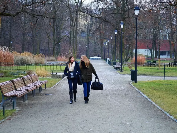 Wat mécht Iech glécklech op der Aarbecht? 15 Gewunnechten ze huelen fir Ären Dag Besser ze maachen