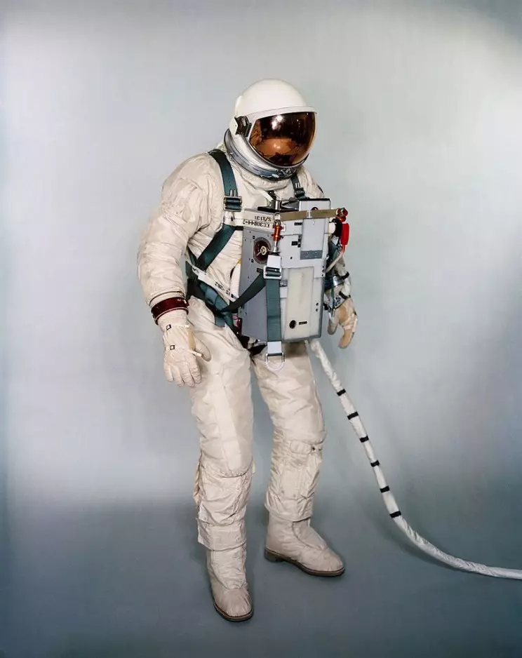 Evolucioni i veshjes hapësinore: Nga kostumi i projektit Mercury në ndërfaqen Aouda.X Human-Machine