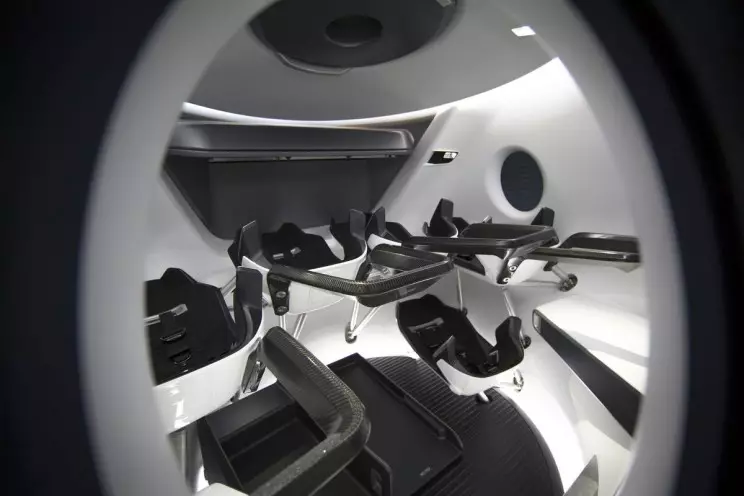 Elon Musk Anogovera Mufananidzo weSpaceX Crew Dragon Ship muAnechoic Chamber