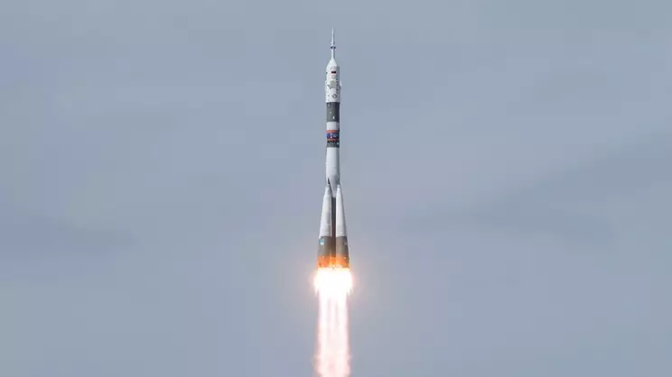 Soyuz Rocket Ti ṣe ifilọlẹ si Ibusọ Alafo Kariaye pẹlu Awọn awòràwọ Mẹta