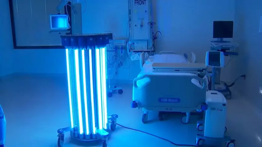 UV baktēriju nogalināšanas robots iztīra slimnīcas telpas daudz labāk nekā cilvēki