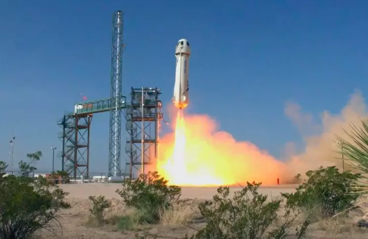 Blue Origin Ua tiav Launches Tshiab Shepard Rocket rau High-Altitude Emergency Abort Test