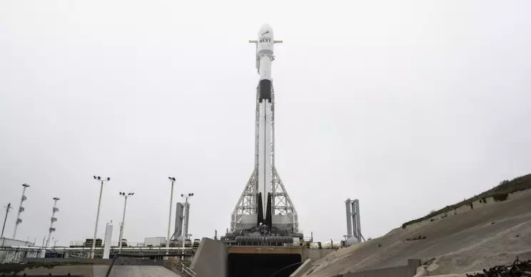 SpaceX lanse 10 Iridium NEXT nan misyon pou ranplase pi gwo rezo satelit komèsyal nan mond lan.