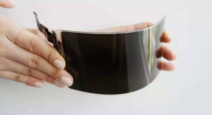 “Samsung” -yň täze OLED ekrany “döwülmez” diýip tassyklandy