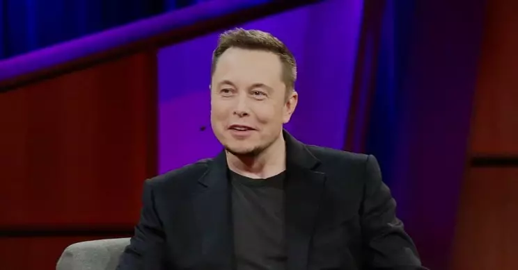 Elon Musk Qhia Twitter Nws Yuav Coj Tesla Private