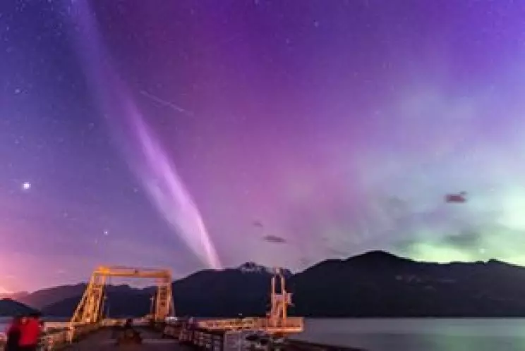Fenómeno de luz espectacular Skyglow STEVE Non é unha aurora, din os científicos