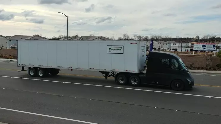 Мошини нави барқии Tesla Semi: Шарҳи пеш аз истеҳсол