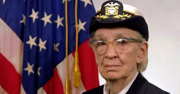 Izjemno življenje 'kraljice kode': biografija Grace Hopper