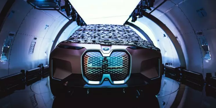 Η BMW παρουσιάζει το μοναδικό, πρωτοποριακό Crossover Concept Car