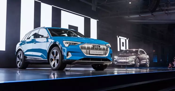 Az Audi bemutatta a teljesen elektromos e-tron SUV-ját, hogy versenyezzen a Tesla Model X-el