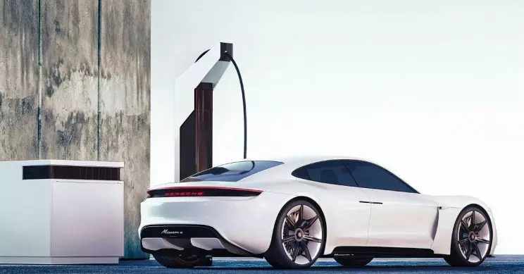 Rychle nabíjecí stanice Porsche budou napájet elektromobily za 15 minut