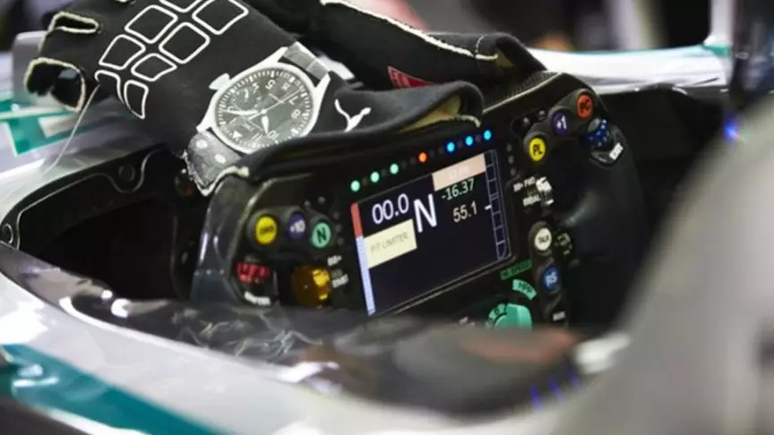 Путівник по новому рульовому колесу Mercedes F1