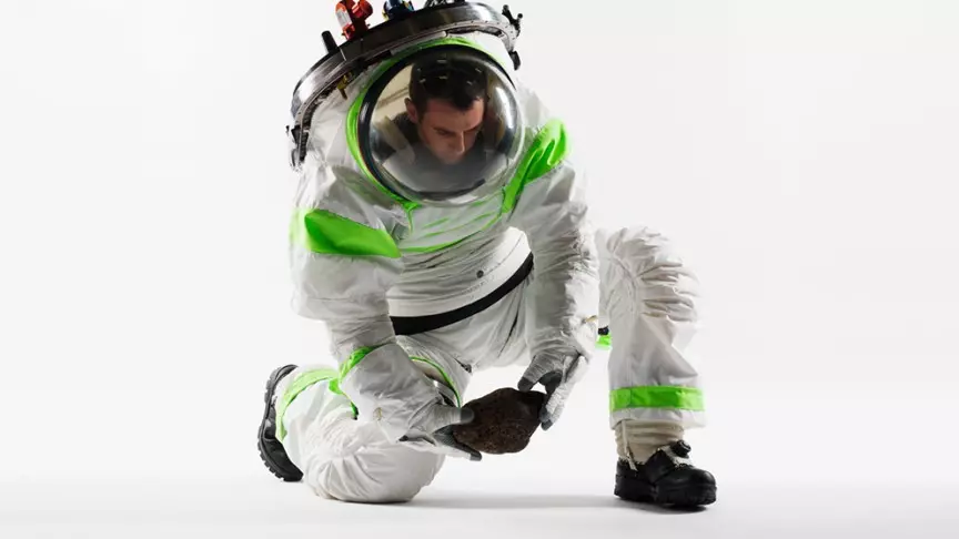 NASA Fi Apẹrẹ Spacesuit Tuntun si Idibo Gbogbo eniyan