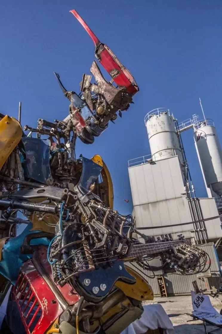 un joueur de groupe de machine d'amour