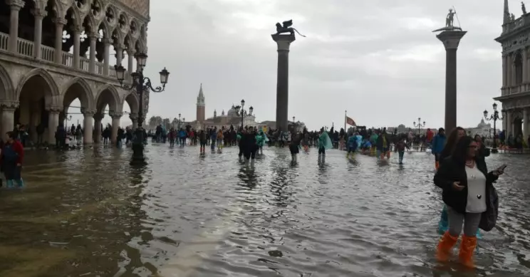 အီတလီတွင် ရေကြီးမှုကြောင့် ၁၁ ဦးသေဆုံးကာ သမိုင်းဝင် Venetian အထင်ကရနေရာများကို ခြိမ်းခြောက်လျက်ရှိသည်။